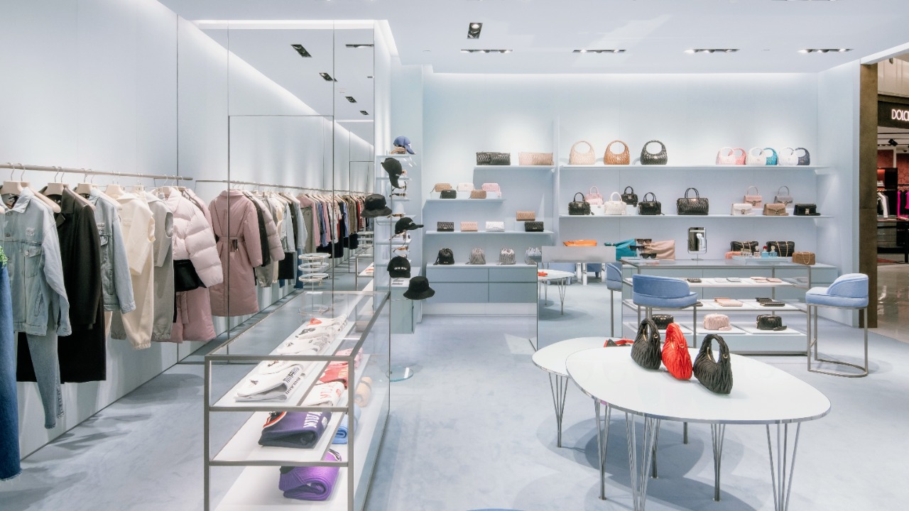 Miu Miu conquista CDMX entre sus bolsos insignia y un sueño de ...