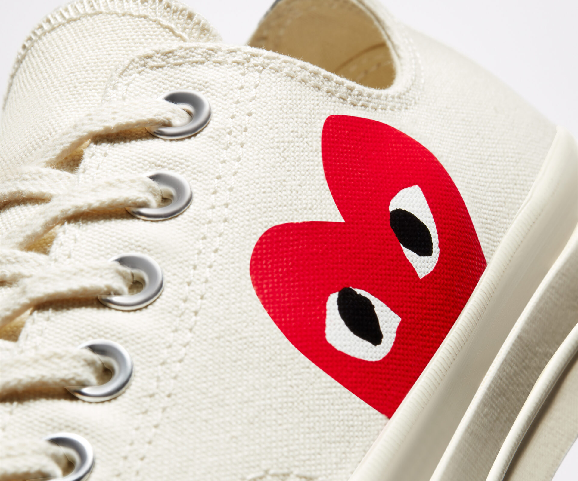Converse X Comme des Garcons PLAY: Regresa la icónica colaboración ...
