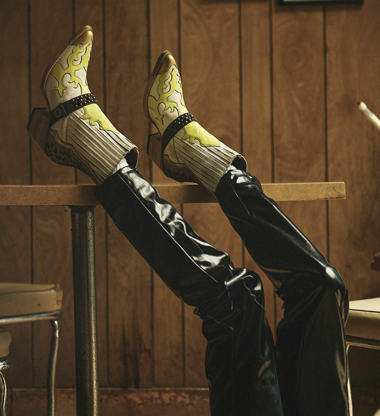 Botas vaqueras: ¿cuál es su historia y cómo usarlas?