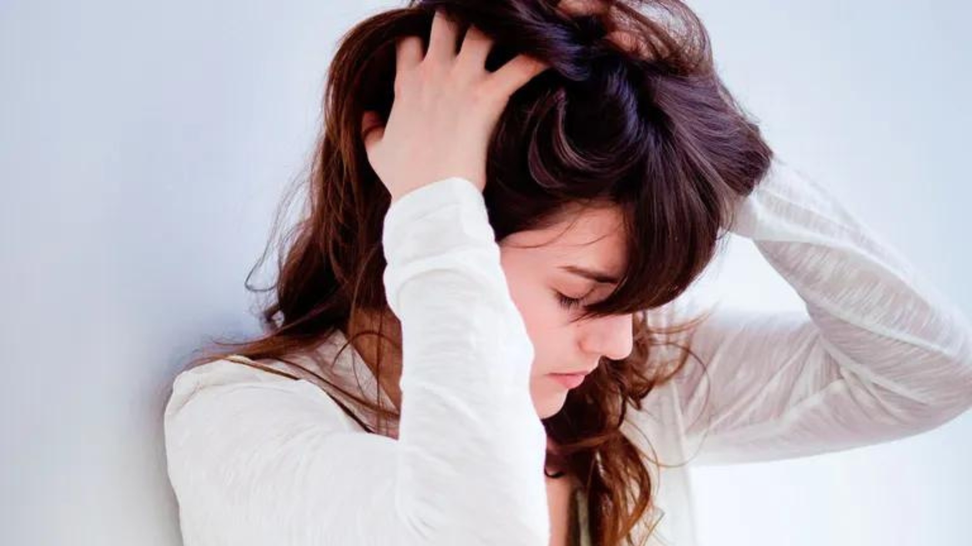 Consejos y trucos para combatir la caída del cabello - Marie Claire México