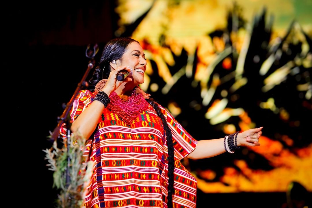 Lila Downs: Su amor por la moda mexicana en imágenes - Marie Claire México