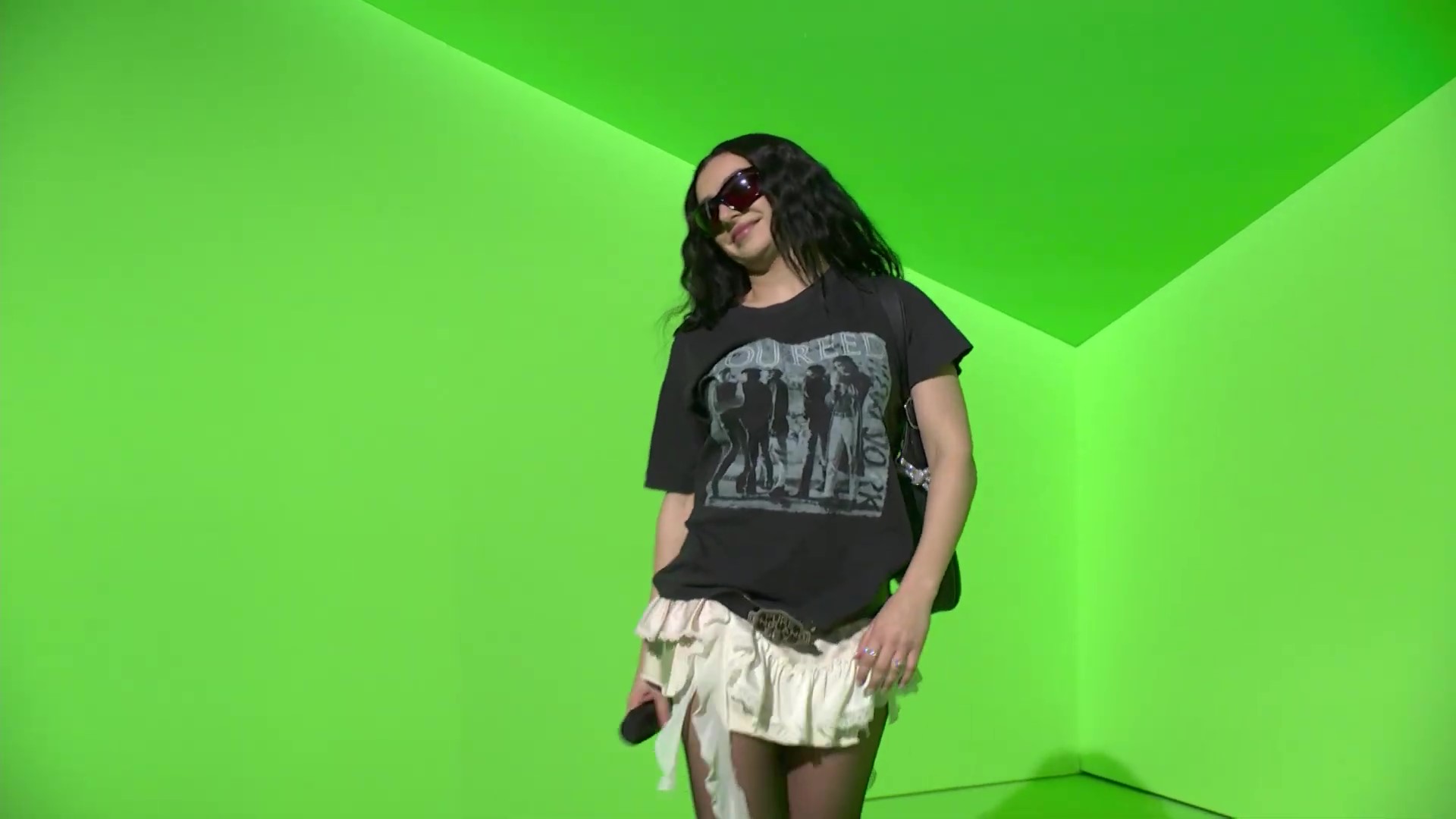 Charli XCX viste diseño mexicano en su performance de SNL - Marie ...