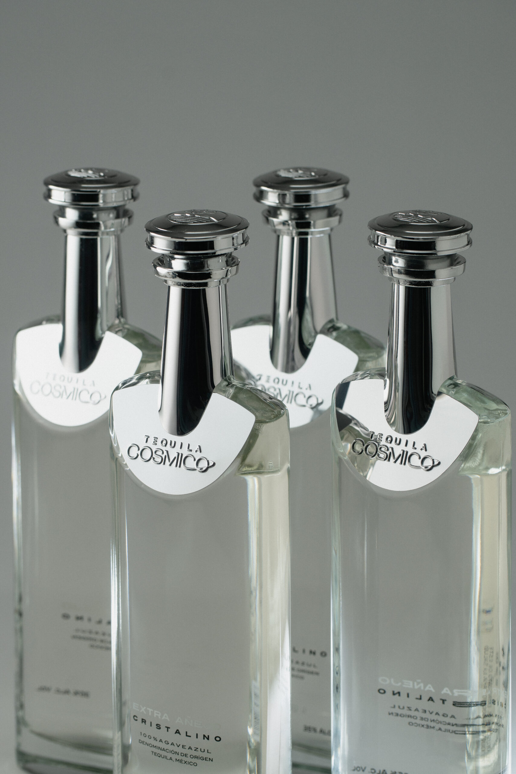 El tequila COSMICO Extra Añejo Cristalino se pinta de rojo - Marie ...