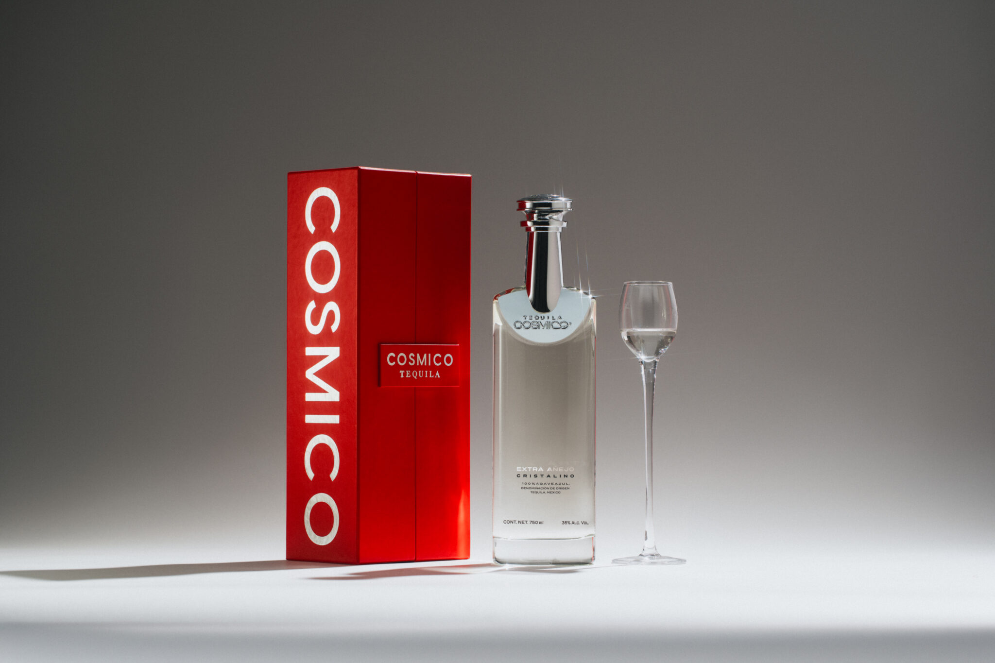 El tequila COSMICO Extra Añejo Cristalino se pinta de rojo - Marie ...