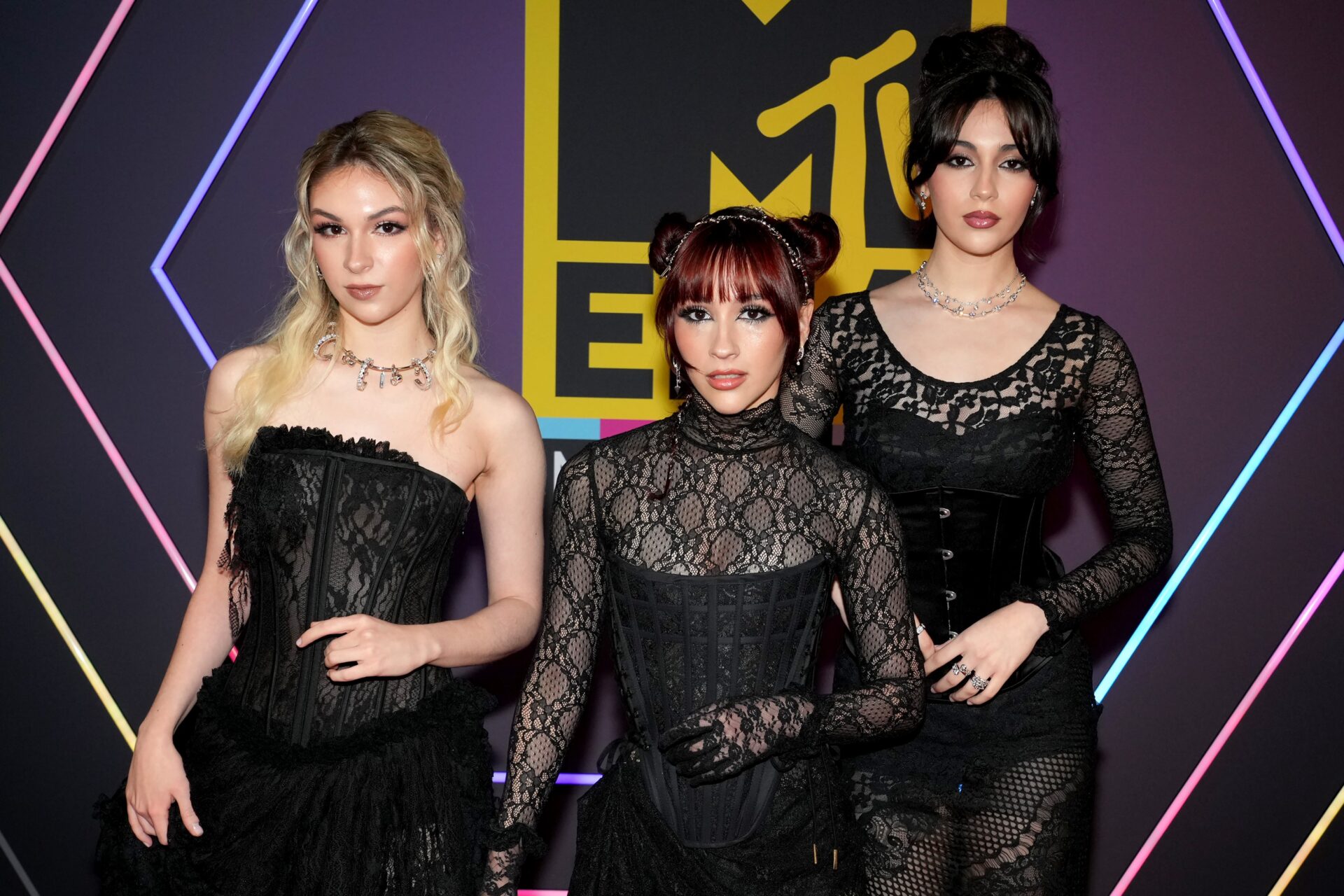 Looks de la alfombra roja de los MTV EMAs Manchester 2024 - Marie ...