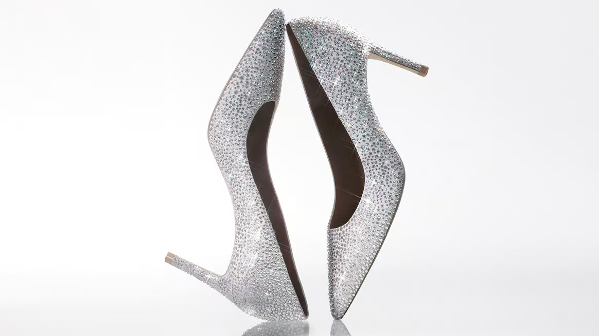 Swarovski y Stuart Weitzman presentan los zapatos perfectos para las ...