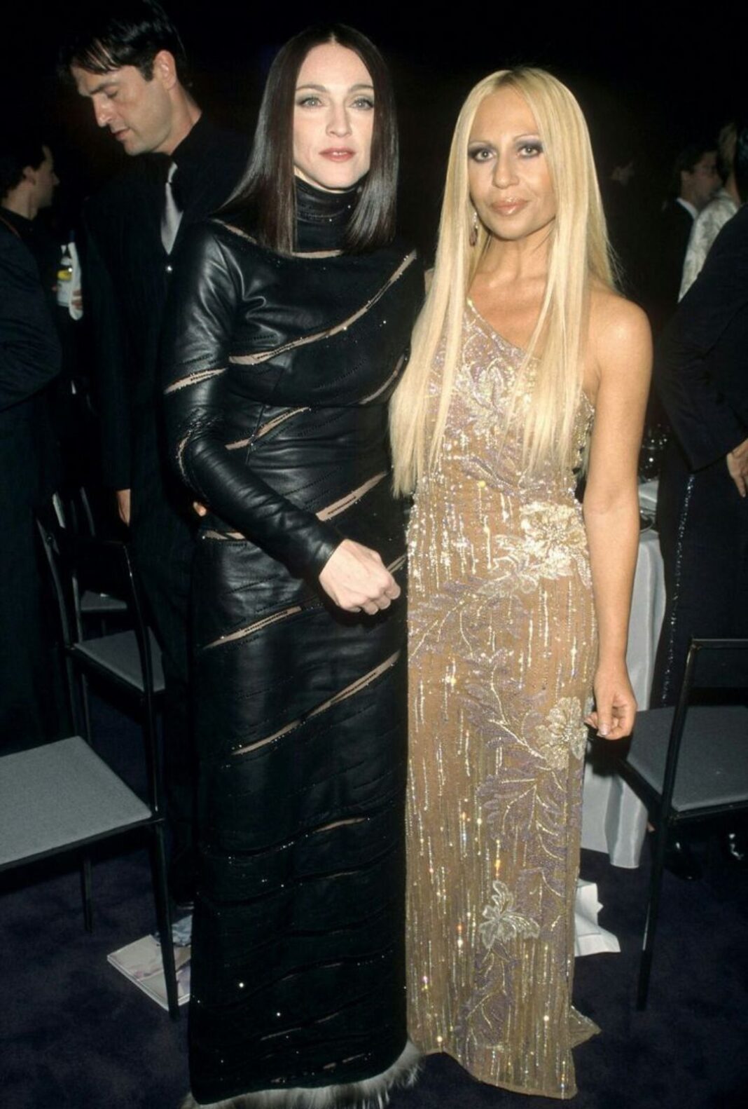 8 Momentos icónicos de Donatella Versace: Una oda a su legado