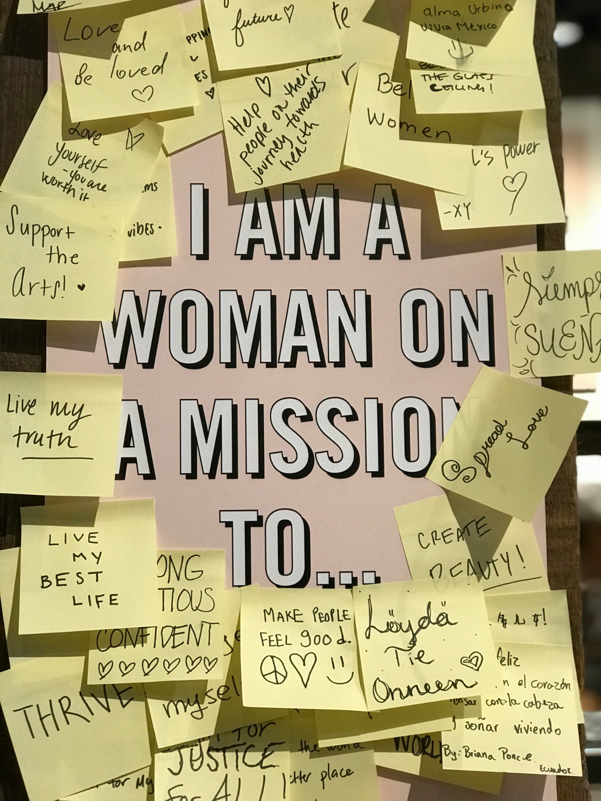¿Qué significa ser mujer? El equipo de Marie Claire responde