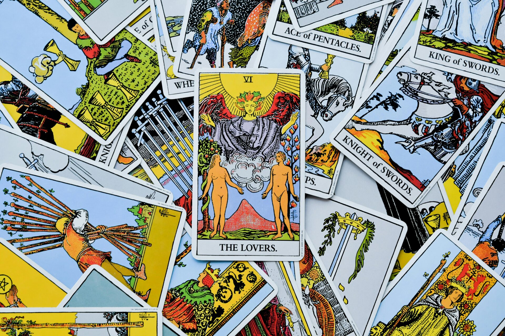 ¿Qué son los arcanos en el tarot? Significado y tipos explicados