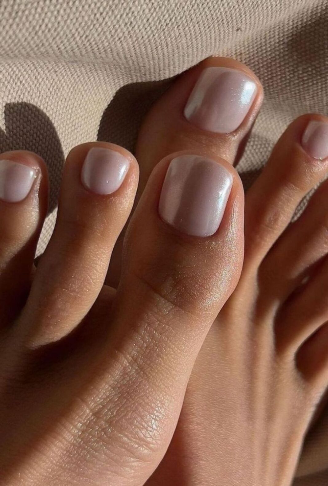 Colores de pedicure que serán tendencia en primavera 2025