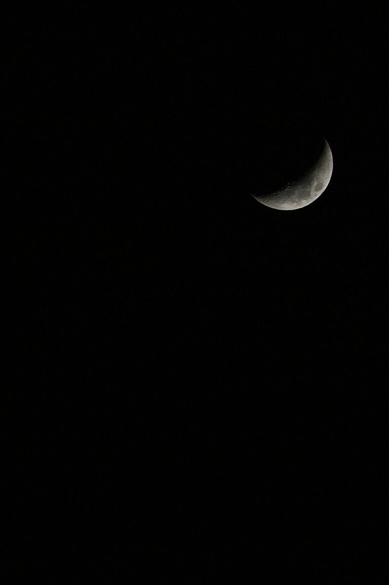 Luna sonriente en abril 2025: qué es, cuándo verla y dónde observarla