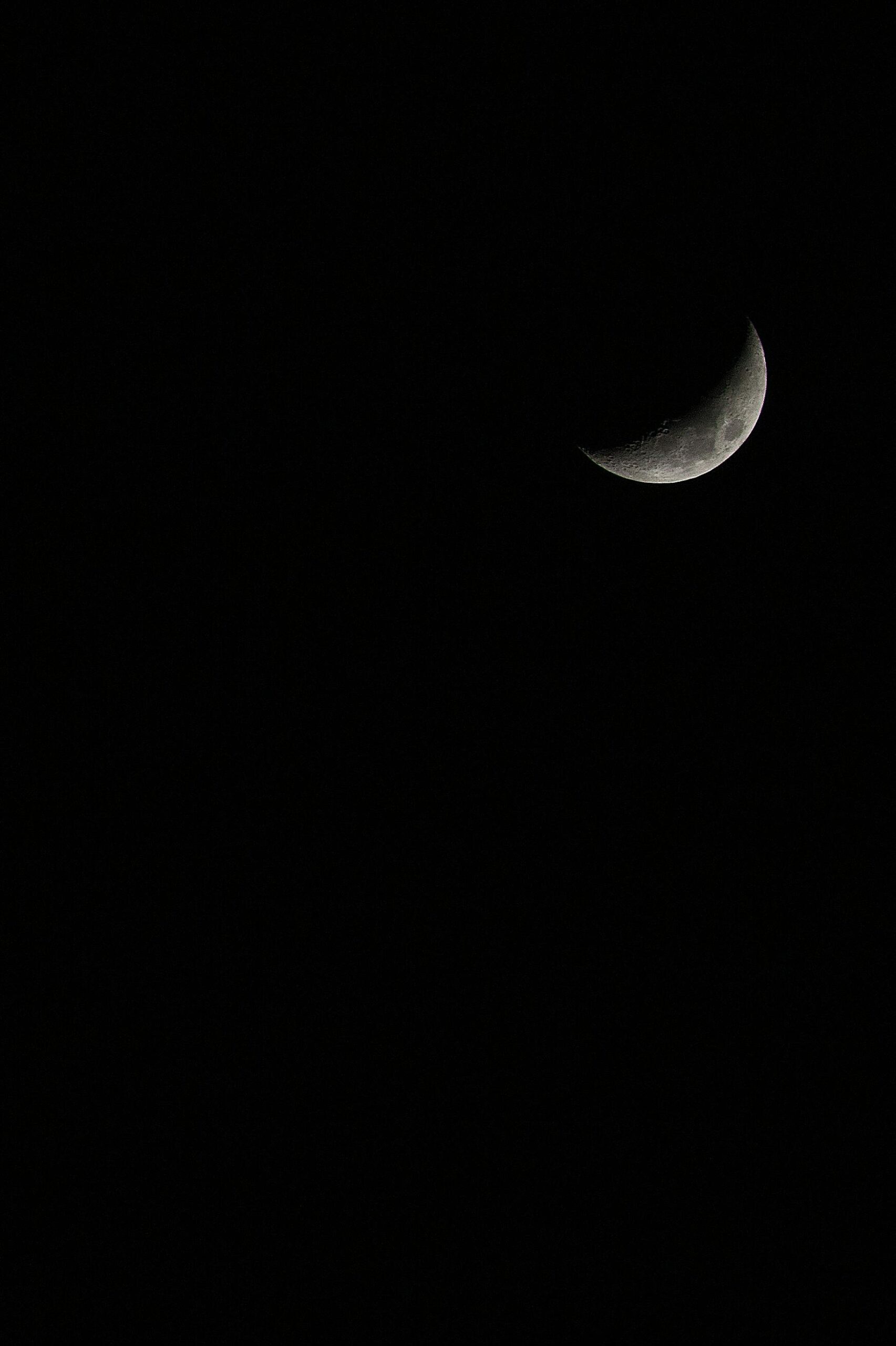Luna sonriente en abril 2025: qué es, cuándo verla y dónde observarla