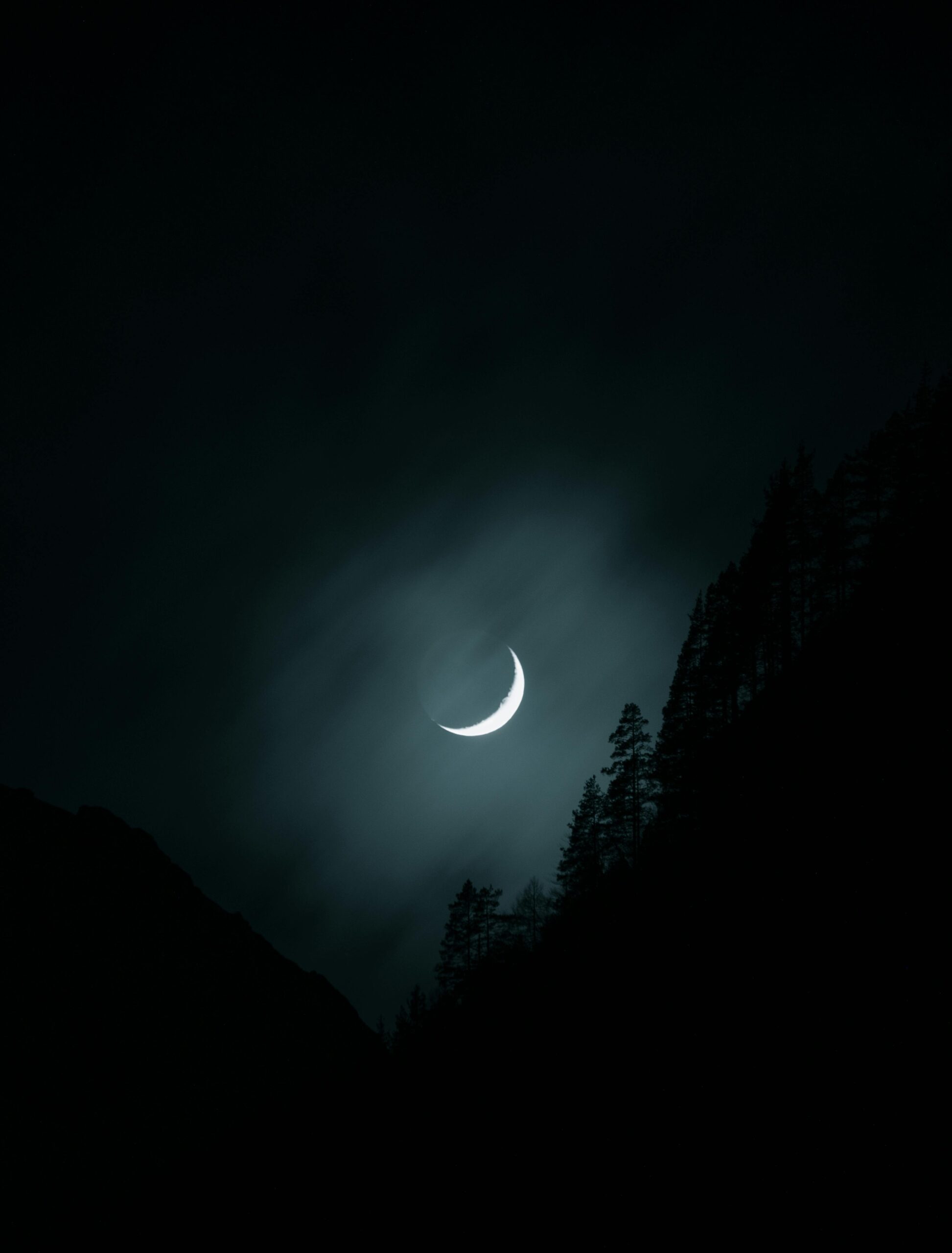 Luna sonriente en abril 2025: qué es, cuándo verla y dónde observarla
