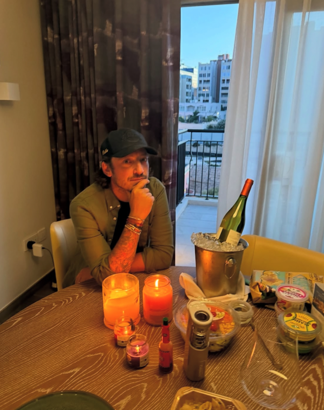 ¿Quién es Mark Emms, el prometido de Bella Thorne?