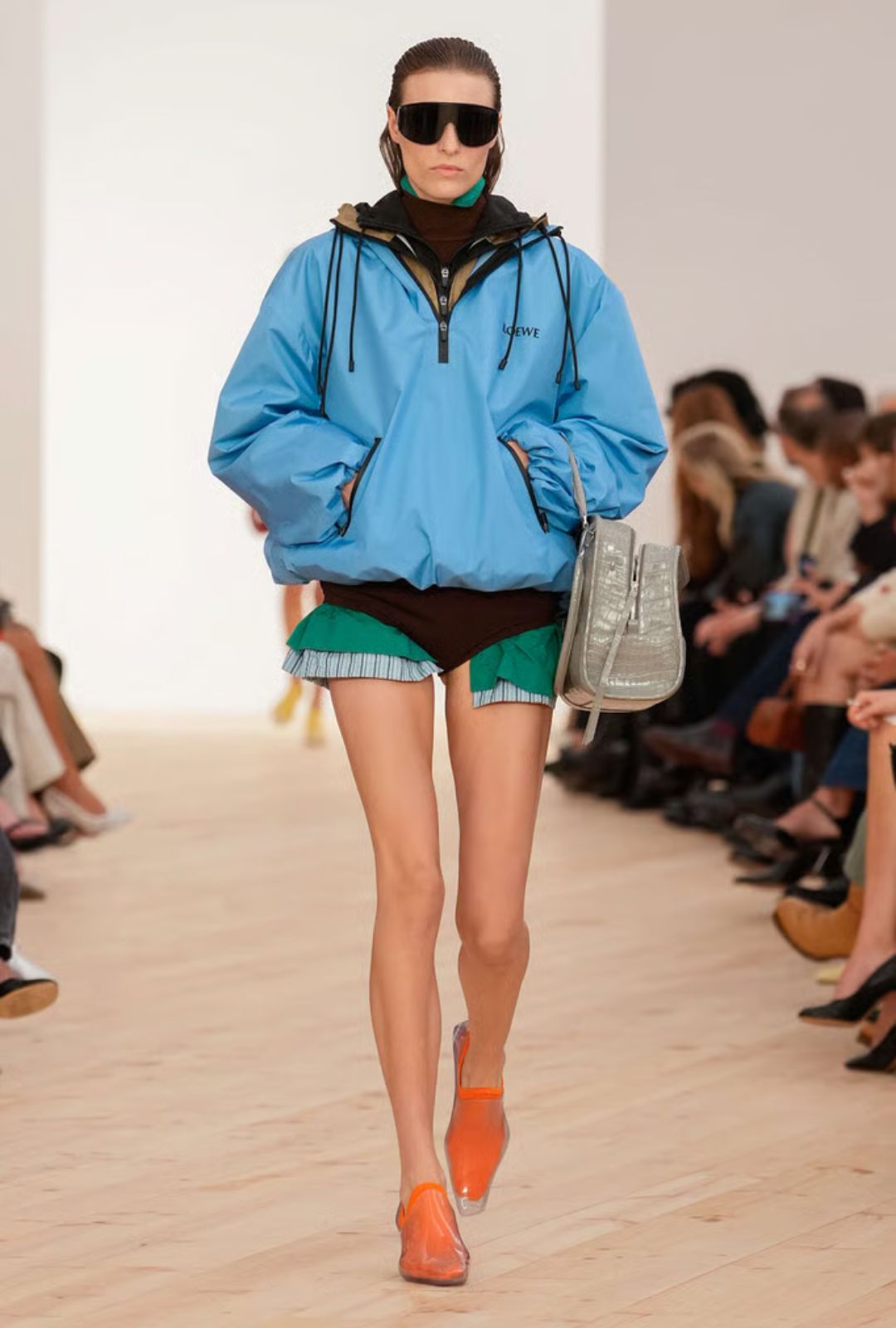 Loewe SS26: todo sobre el debut de McCollough y Hernández