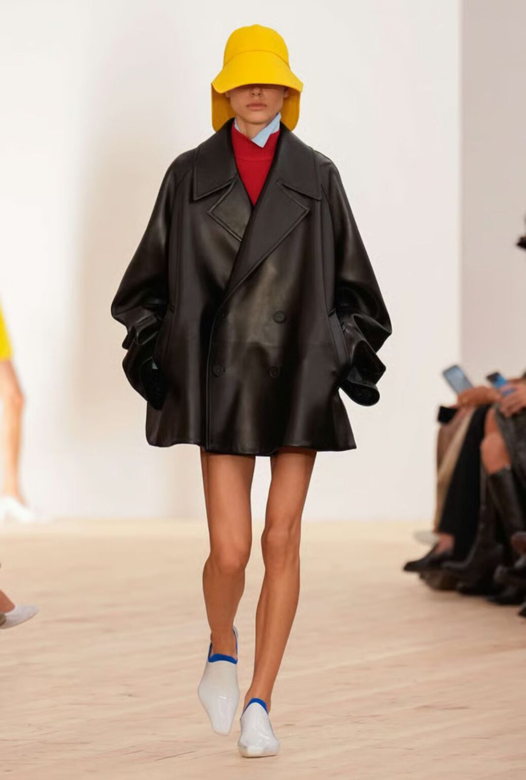 Loewe SS26: todo sobre el debut de McCollough y Hernández