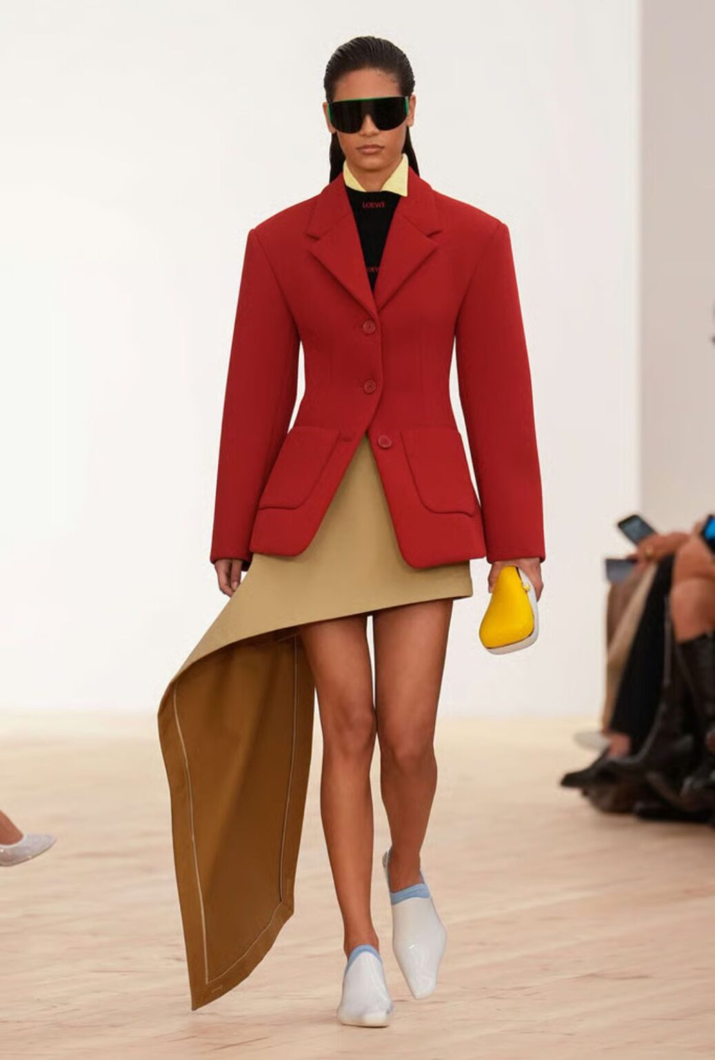 Loewe SS26: todo sobre el debut de McCollough y Hernández