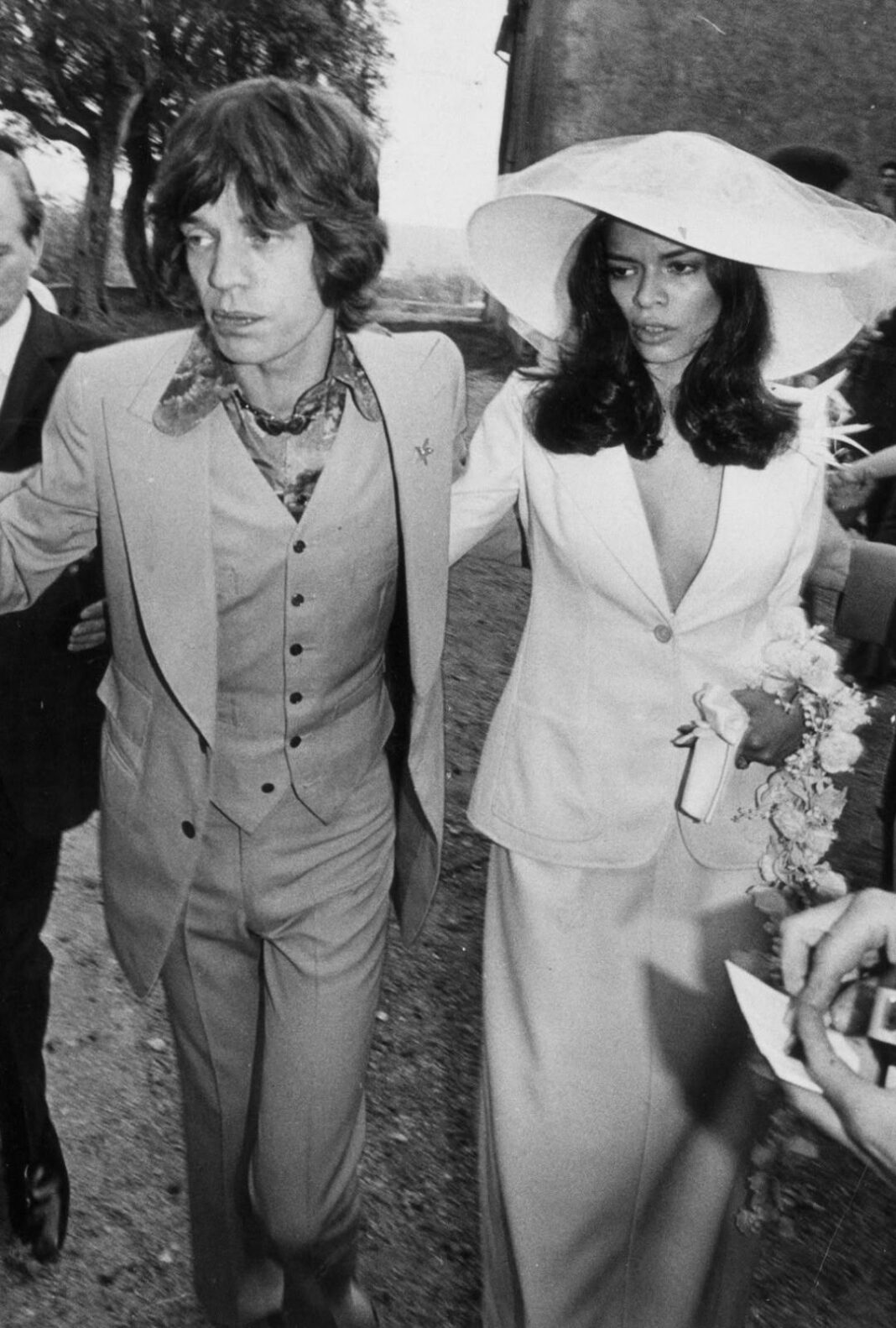 El vestido de novia de Dua Lipa firmado por Schiaparelli